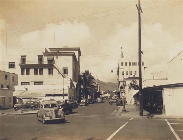Twenty-five Historic Honolulu Photographs, including Down Fort Street ...